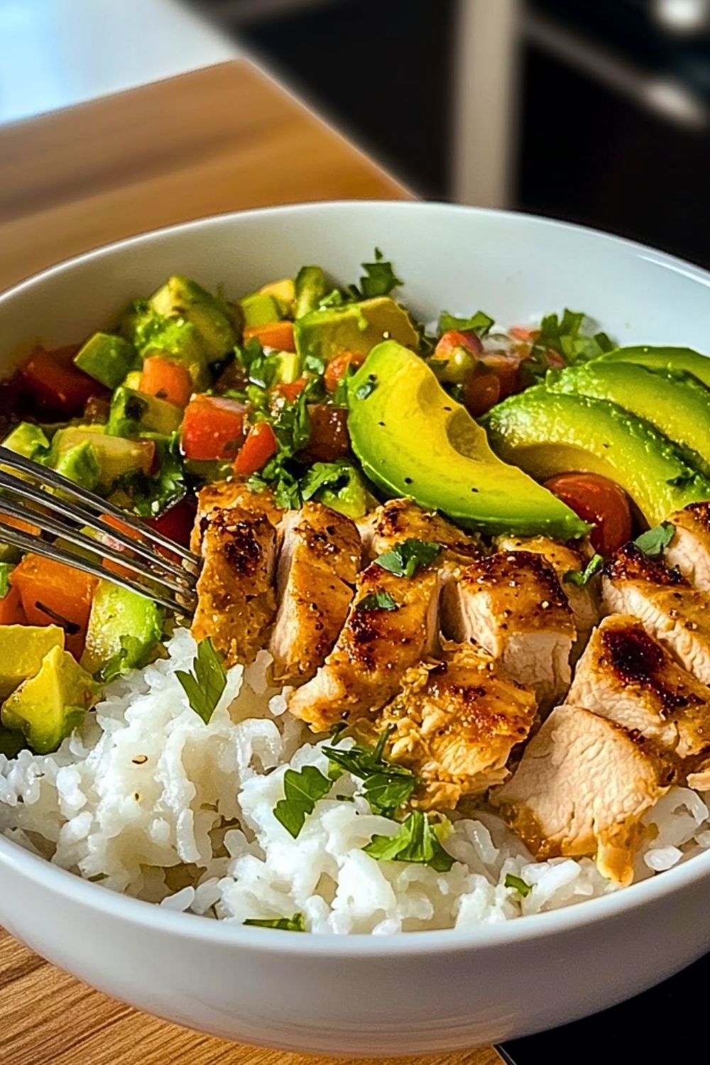 Chicken, Rice & Avocado Bowl - Ava Chef Life