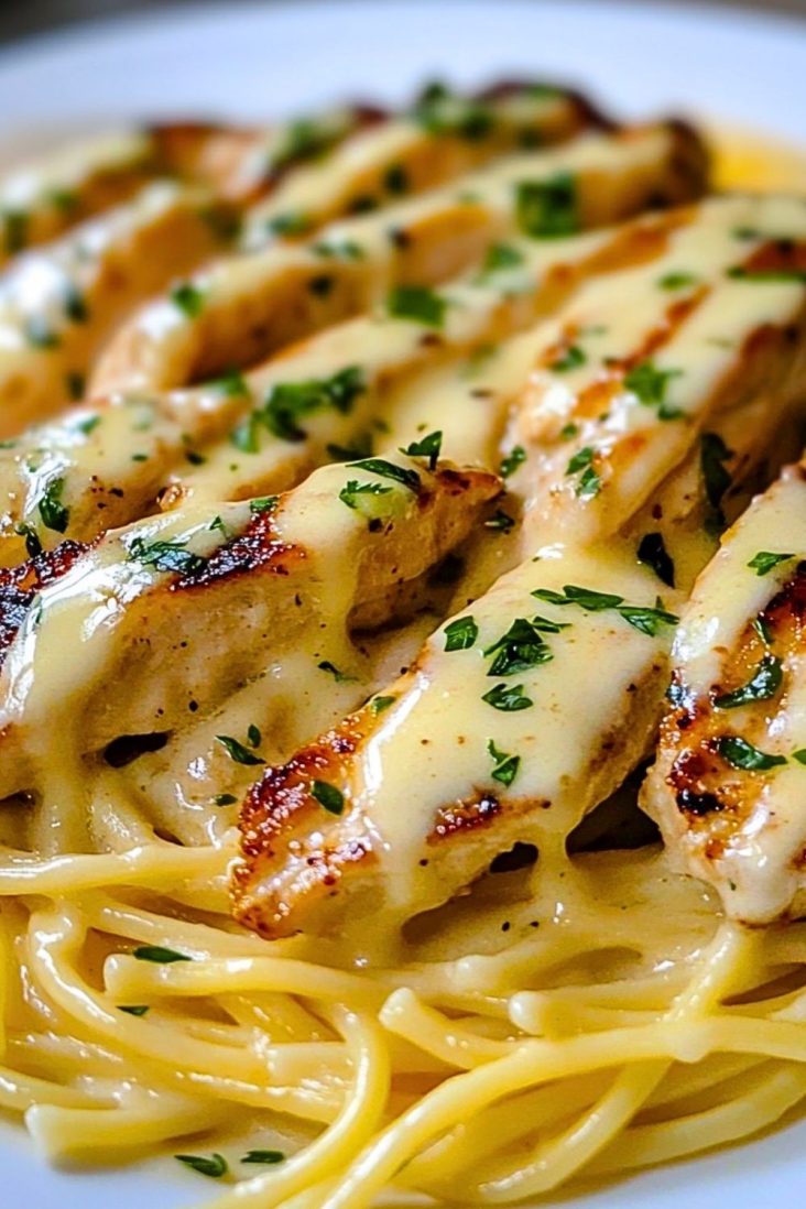 Creamy Garlic Butter Chicken & Linguine in Alfredo Sauce - Ava Chef Life