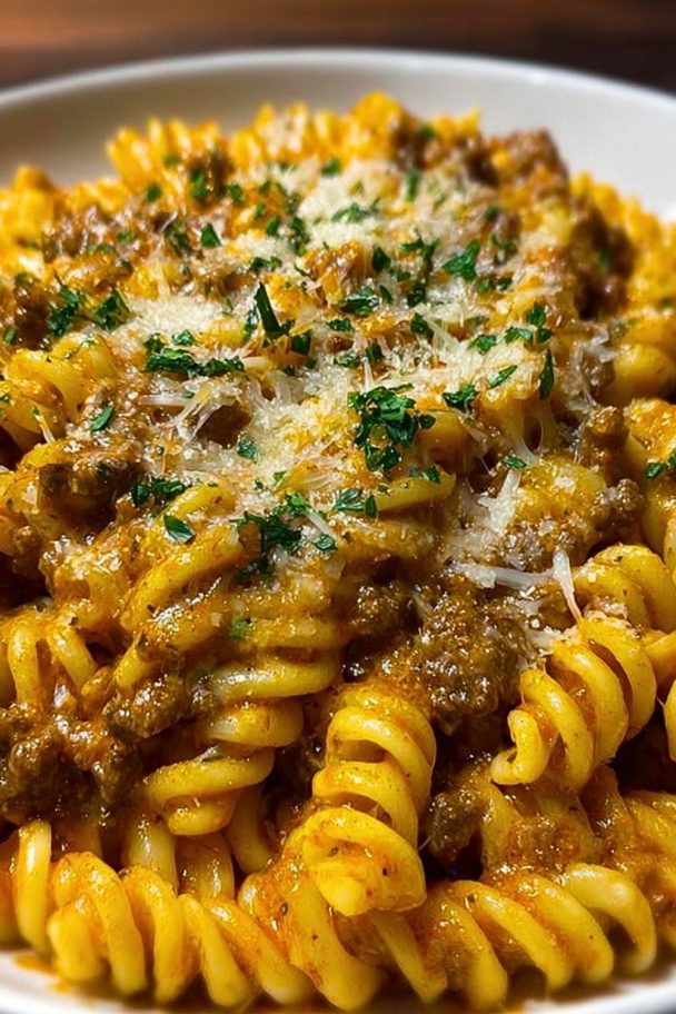 Cheesy Rotini Pasta with Garlic Butter Sauce and Ground Beef - Ava Chef ...