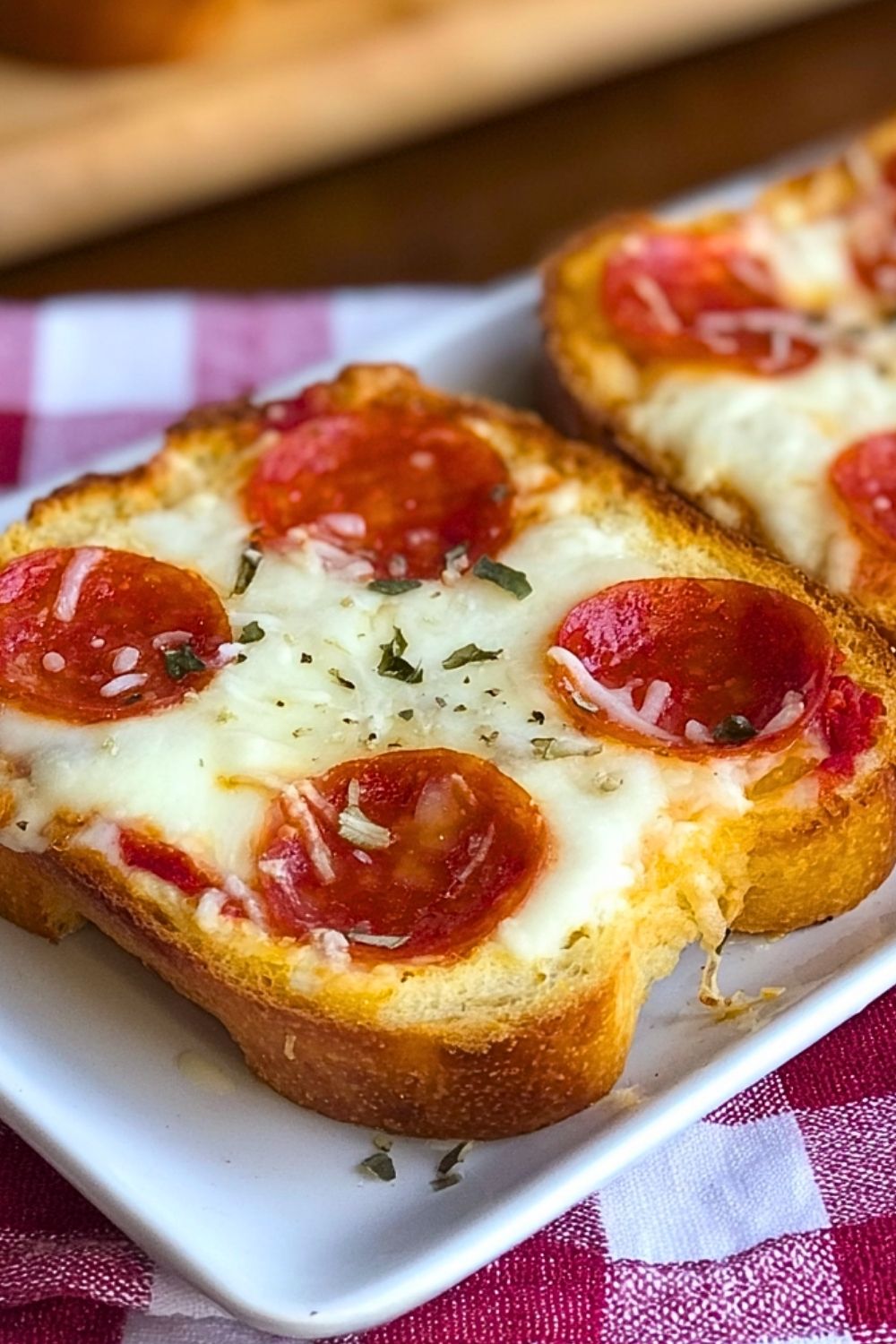 Mini Garlic Toast Pizzas - Ava Chef Life